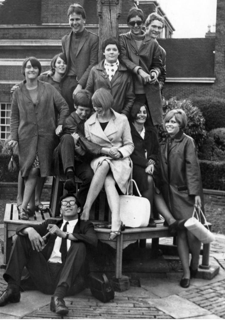 THE IN CROWD: BRIGHTON MUSEUM’S MOD FASHION EXHIBITION REVISITS THE ...